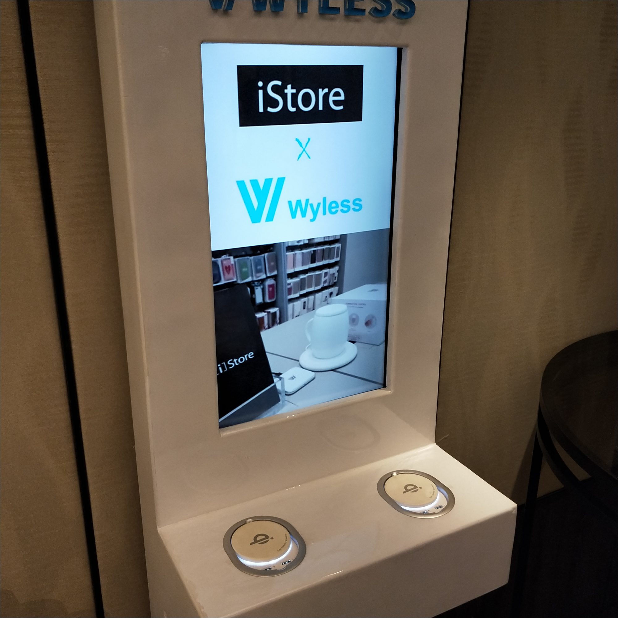 WYLESS 麗晶大飯店產品體驗會，碰見電獺少女宇恩好開心! - 敗家達人推薦